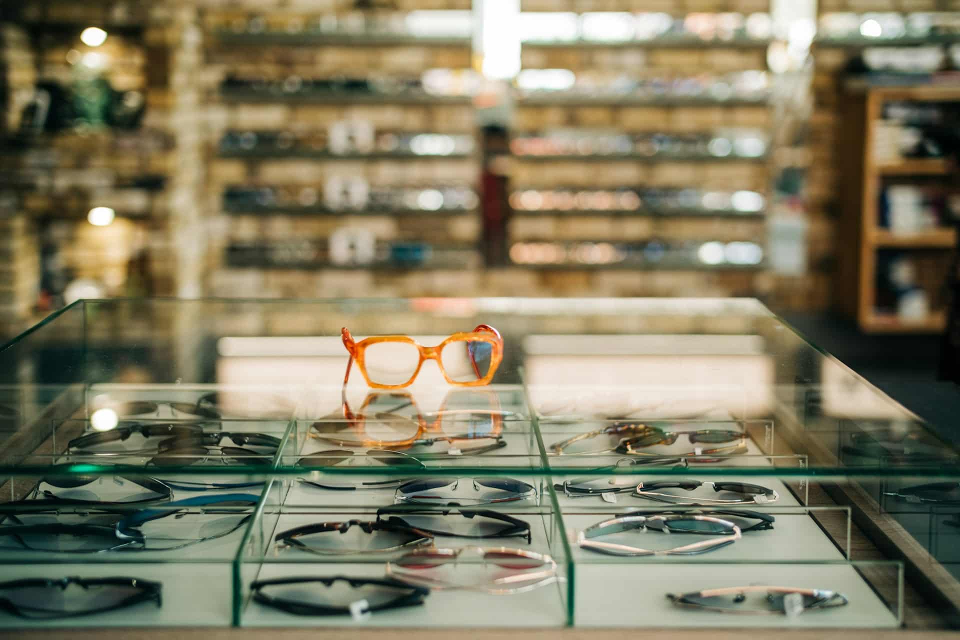 Exploring the Different Types of Progressive Eyeglass Lenses: Which One ...